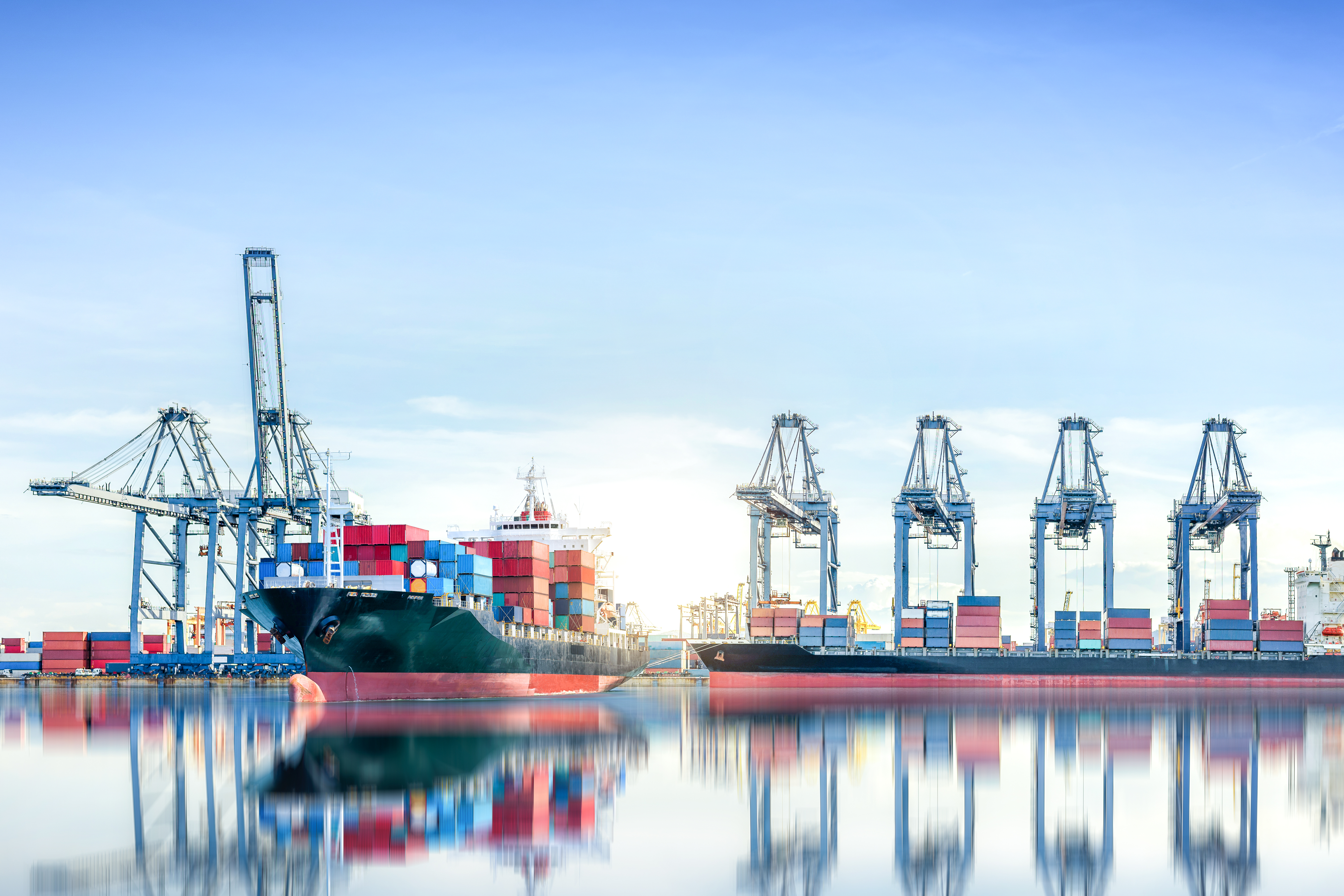 What is the difference between CIF and FOB? | Clarksons